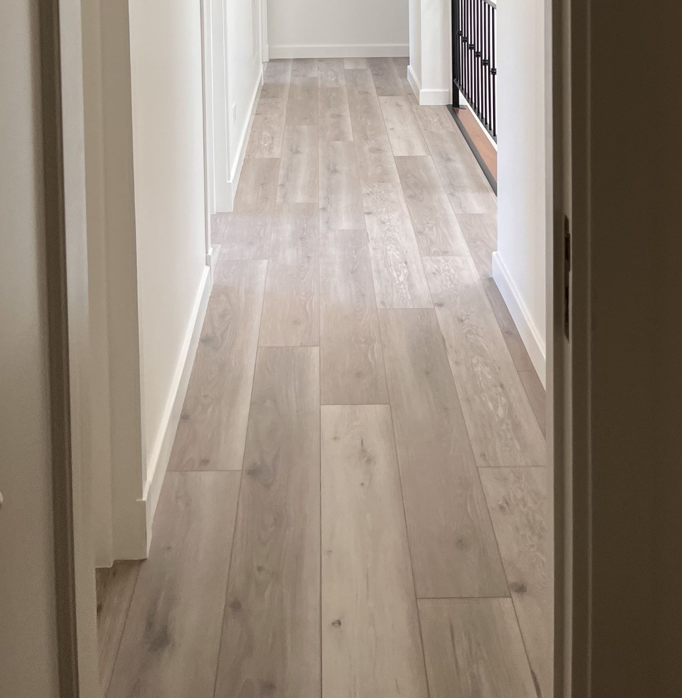 Melaminico Waterproof PEAKS MONT BLANC 8mm-AC4 – Nuñez Pisos